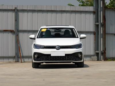China Coches Usados Populares Blanco Coche Compacto con Tipo de Energía Gasolina y Transmisión Manual de 6 Velocidades en venta