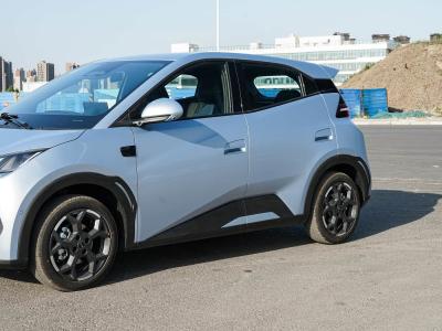 中国 高性能人気の中古車 2025 BYD コンパクトカー 405kmの走行距離と0.5時間の高速充電 販売のため