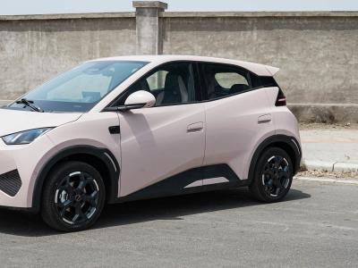 中国 人気の中古車 BYD コンパクトカー 予算重視のスマートEV BYD Seagull 2025: 405km、ブレードバッテリー、フル装備中古車 販売のため