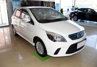 Cina Nuova/automobile elettrica di carico veloce utilizzata 30.4kwh BAIC EV200 di 200km nel colore bianco in vendita