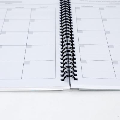 Cina 2024 Stampa su misura Weekly Planner Notebook a spirale con tasca e adesivo in vendita