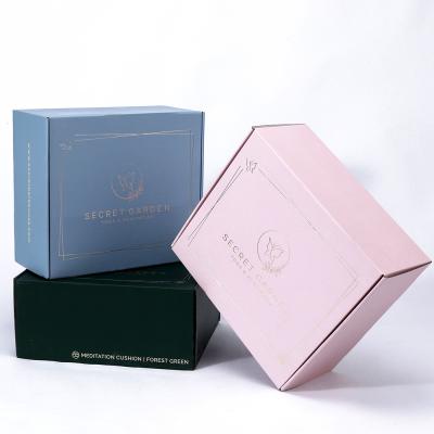 China Customized Die Cut CMYK Printing Hard Shipping Boxes for Customized Clothes Packaging for sale