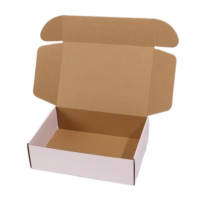 China Custom CMYK Pantone Printing Folders Box for Shipping Clothing Luxury Mailer Packaging for sale