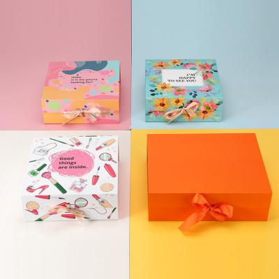 China Custom Size Accepted Magnetic Foldable Gift Box with CMYK Pantone Colour Printing for sale