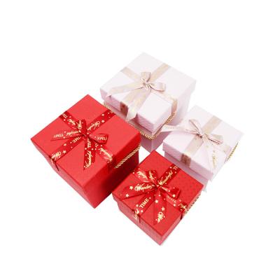 China Custom Order Small Luxury Cardboard Hardcover Candy Gift Box With Lid Handle And Ribbon for sale