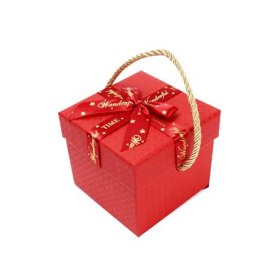 China Elegant Wedding Party Present Gift Box with Handle and Lid Customized Die Cut Accepted for sale