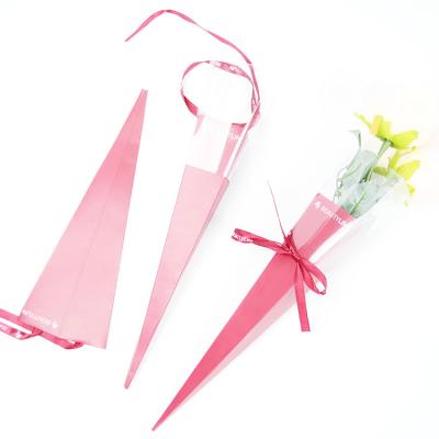 Cina Logo personalizzato Bouquet di fiori di rosa a mano Scatola regalo con cono singolo a fusto lungo Scatola di imballaggio di fiori di rose in vendita