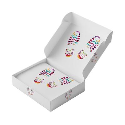 China Low MOQ Custom Logo White Corrugated Apparel Packaging Mailer Postal Shipping Mailer Shoe Box For Gift for sale