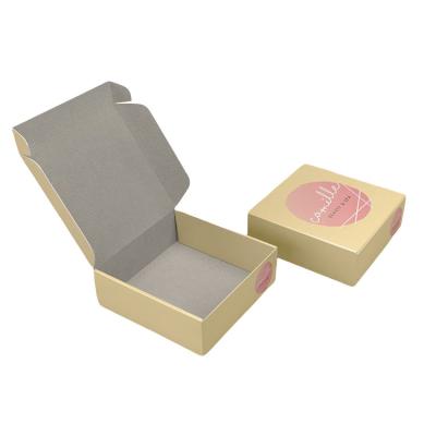 China Small Durable Apparel Packaging Boxes Corrugated Cardboard Square Shipping Box for sale