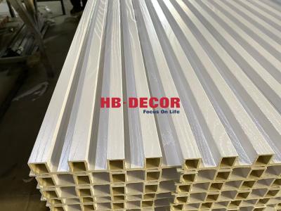 China Hochleistungs-WPC-Riffelpaneel für anspruchsvolle Innenanwendungen zu verkaufen