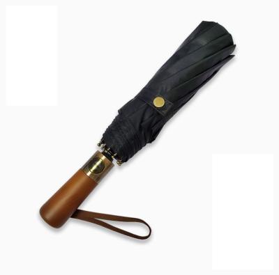 China 10 Ossos resistente ao vento de madeira de manobra Três guarda-chuva dobrada para adultos Automático de guarda-chuva dupla à venda