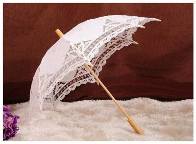 Cina Logo personalizzato ombrello da sposa in pizzo bianco per favori e regali di nozze alla moda in vendita
