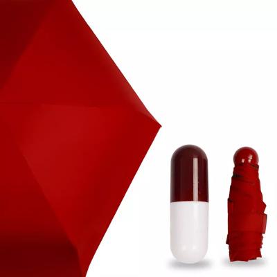 China Klassieke ontwerp stijl 19 inch 6K UV bescherming Pocket capsule paraplu met mini cadeaubon Te koop