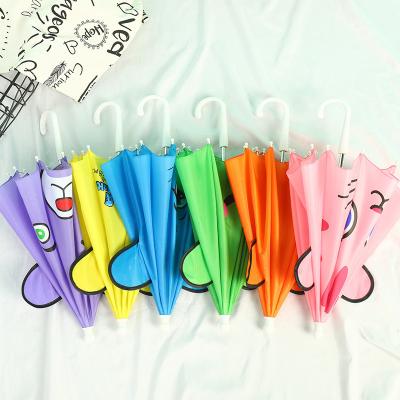 China Gepersonaliseerde kleuren mini kinderparaplu met lang handvat en schattig tekenfilmontwerp Te koop