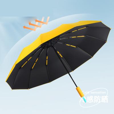 Cina Protezione UV 72 costole 3 ombrelloni pieghevoli con colori contrastanti e logo personalizzato in vendita