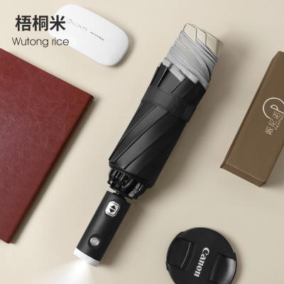 China Um guarda-chuva de tempo de negócios com lanterna LED e função de retrocesso à venda