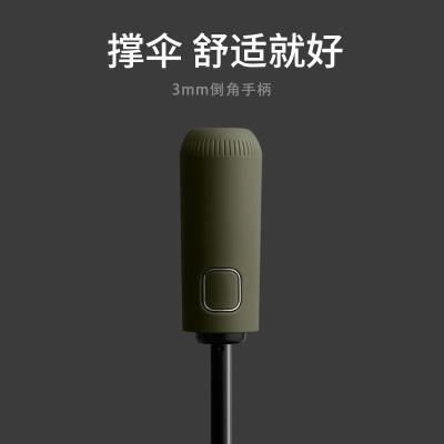 Cina 190T Nylon Triple Fold Umbrella per supporto a prova di vento e personalizzazione del logo in vendita