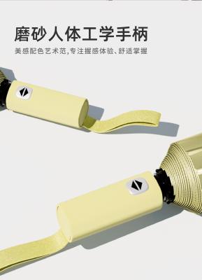 Cina Uomini d'affari regalo ombrello pieghevole triplo con logo personalizzato e 95cm di diametro aperto in vendita