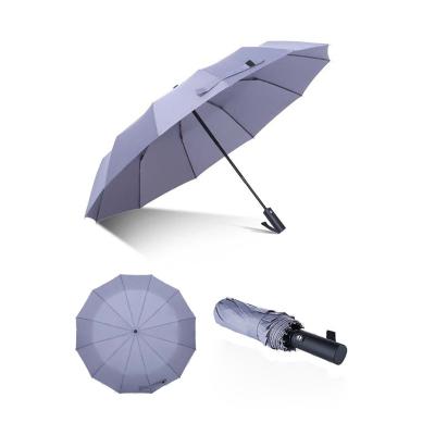 Cina Manico rivestito di gomma 12k 23inch Windproof Triple Pliding Umbrella con logo personalizzato in vendita