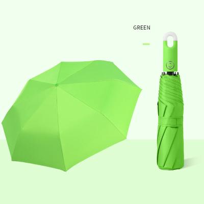 Cina Miglior design lucchetto manico ombrello per i viaggi Logo personalizzato stampato automatico 3 volte in vendita