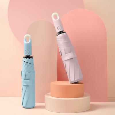Cina Miglior design lucchetto manico ombrello per i viaggi Logo personalizzato stampato automatico 3 volte in vendita