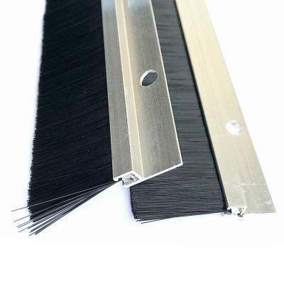 Cina Striscia di spazzola in nylon in PP personalizzata con foro di installazione in vendita