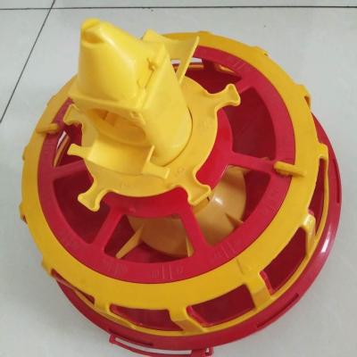 China Automatische voerpan voor kippenfokkerij Boerderijschuur, vleeskuikens voederen Trog voeren en drinken Te koop