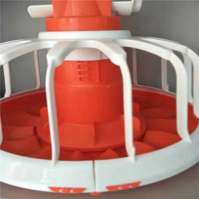 China Automatisches Geflügelfarm-Ausrüstungsboden-Broiler-Hühner-Zufuhr-Pfannen-Fütterungssystem für Broiler zu verkaufen