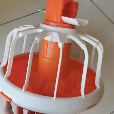 China Automatisches Geflügelfarm-Ausrüstungsboden-Broiler-Hühner-Zufuhr-Pfannen-Fütterungssystem für Broiler zu verkaufen