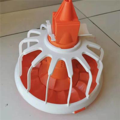 China Automatisches Geflügelfarm-Ausrüstungsboden-Broiler-Hühner-Zufuhr-Pfannen-Fütterungssystem für Broiler zu verkaufen