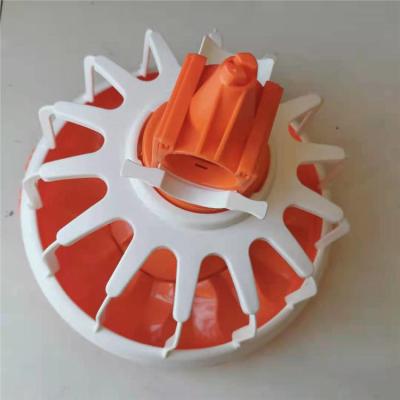 China Automatisches Geflügelfarm-Ausrüstungsboden-Broiler-Hühner-Zufuhr-Pfannen-Fütterungssystem für Broiler zu verkaufen