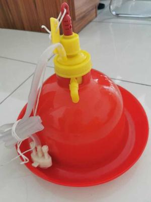 Cina Abbeveratoio a campana di pollo Plasson per abbeveratoio di Plasson da allevamento di pollame, abbeveratoio automatico di plastica Plasson di pollo per pollame per galline in vendita