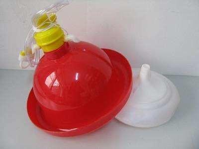 Cina Abbeveratoio a campana di pollo Plasson per abbeveratoio di Plasson da allevamento di pollame, abbeveratoio automatico di plastica Plasson di pollo per pollame per galline in vendita