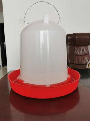 Cina Bevitore automatico di acqua per animali da pollame per pollo, bevitore automatico di pollame bevitore di pollo in plastica in vendita