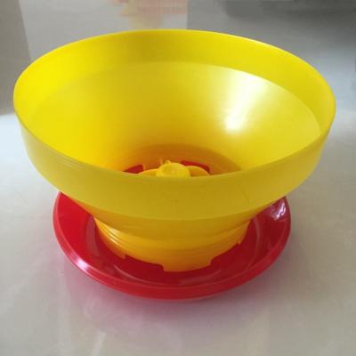 China Female Breeder Farm Equipment Drinkers en Feeders voor kippen Breeder Pan Feeding System Filippijnen 12 jaar geleverd Te koop