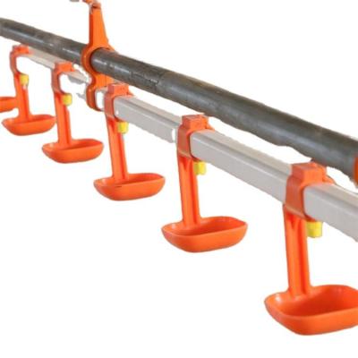 Cina Abbeveratoio per capezzolo d'acqua in PVC per pollo per pollame Tubo quadrato per sistema di abbeveraggio per allevamento di quaglie di anatra da carne di pollame in vendita