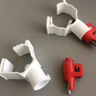 Cina I bevitori automatici della tazza del pollo della valvola a sfera innaffiano il bevitore in vendita