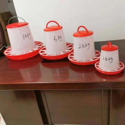 Cina Nuovo design più recente mangiatoia per pollame in plastica con vassoio di alimentazione automatico in vendita