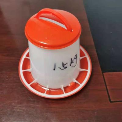Cina Nuovo design più recente mangiatoia per pollame in plastica con vassoio di alimentazione automatico in vendita