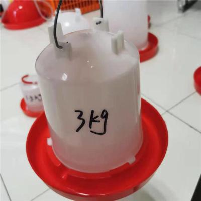Cina Mangiatoia e bevitore di pollo in plastica resistente per attrezzature per allevamenti di pollame in vendita