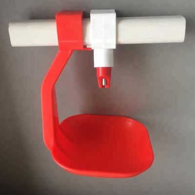 Cina abbeveratoio di pollo per linea di abbeveraggio automatico in plastica per pollame da allevamento in vendita