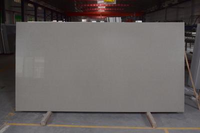 China Rutschhemmung Grey Color Quartz Stone Slab der Klassen-3 3000 x 1500*20mm für Küchen-Bank-Spitze zu verkaufen