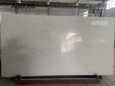 China Losa blanca del cuarzo de Calacatta de la piedra artificial del cuarzo para el top de la cocina en venta