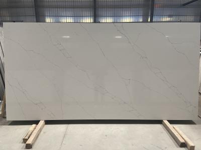 China Lastra del quarzo del NSF grande del controsoffitto artificiale bianco delle mattonelle for sale