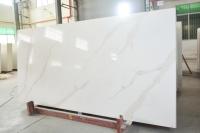 China Artificial Calacatta Quartz Countertops 93% Quartz Mohs Hardness 6.5 12mm 20mm Thickness for sale