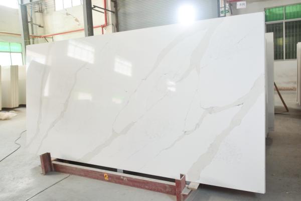 Anti Slip Customized Artificial Calacatta Quartz Slab Countertops High Temperature Resistant