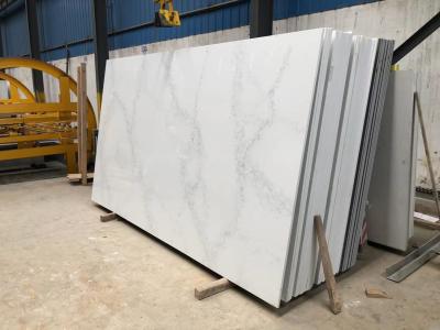 China Indoor Polished6.5Mohs Artificial Calacata Quartz Slab 3200*1800*20mm for sale