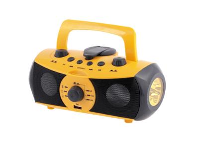 Cina Radio multifunzionale della torcia elettrica e dell'altoparlante della torcia del giocatore LED della dinamo di emergenza in vendita