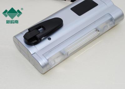 Cina Torcia elettrica portatile della radio della manovella di emergenza della dinamo di bobina della mano con la radio di FM in vendita