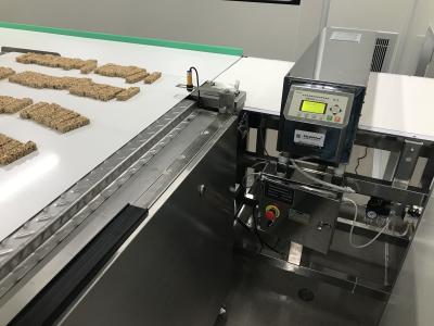 Cina Metal detector nelle industrie di trasformazione alimentare, una dimensione del trasportatore del touch screen di 4012 tunnel in vendita